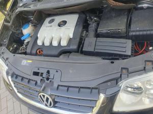 Black Volkswagen Touran 2005 in Vilkaviskis, with an engine capacity of 2.00 L and mileage of 332 thousand km for 1150 €, photo 25 on AUTOMOTO.COM.LV