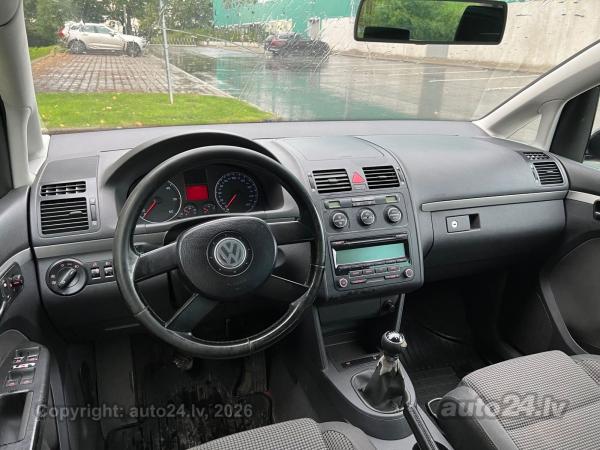 Black Volkswagen Touran 2005 in Tallinn, with an engine capacity of 2.00 L and mileage of 370 thousand km for 1390 €, photo 8 on AUTOMOTO.COM.LV