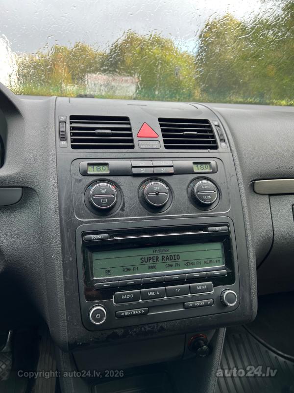 Black Volkswagen Touran 2005 in Tallinn, with an engine capacity of 2.00 L and mileage of 370 thousand km for 1390 €, photo 9 on AUTOMOTO.COM.LV