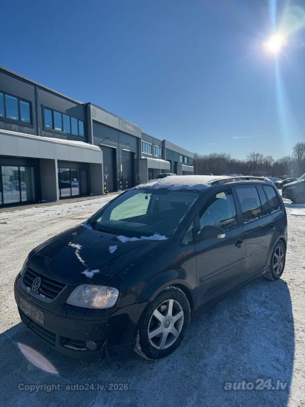 Black Volkswagen Touran 2006 in Tallinn, with an engine capacity of 1.90 L and mileage of 363 thousand km for 1300 €, photo 1 on AUTOMOTO.COM.LV