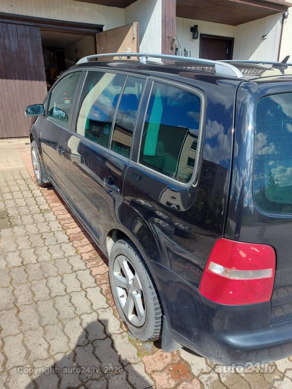 Melns Volkswagen Touran 2006 Tartu, ar dzinēja tilpumu 2.00 L un nobraukumu 299 tūkst. km par 2100 €, foto 5 vietnē AUTOMOTO.COM.LV