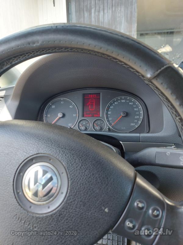 Melns Volkswagen Touran 2006 Tartu, ar dzinēja tilpumu 2.00 L un nobraukumu 299 tūkst. km par 2100 €, foto 9 vietnē AUTOMOTO.COM.LV