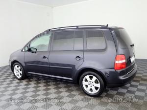Black Volkswagen Touran 2006 in Tallinn, with an engine capacity of 2.00 L and mileage of 298 thousand km for 1199 €, photo 5 on AUTOMOTO.COM.LV