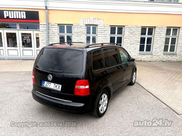 Black Volkswagen Touran 2006 in Tallinn, with an engine capacity of 2.00 L and mileage of 390 thousand km for 1899 €, photo 2 on AUTOMOTO.COM.LV