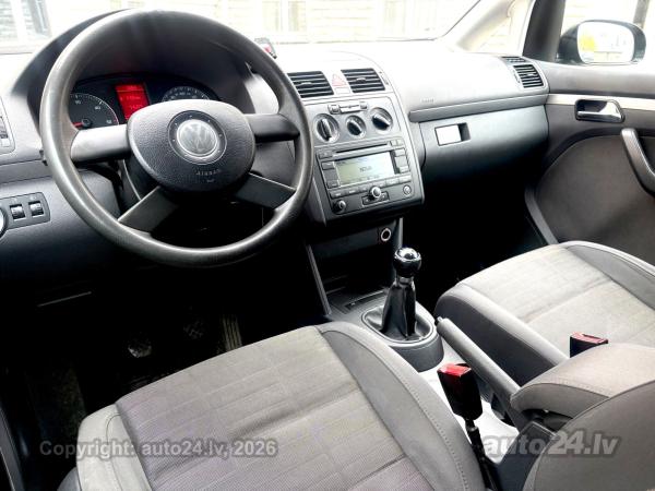 Melns Volkswagen Touran 2006 Tallina, ar dzinēja tilpumu 2.00 L un nobraukumu 390 tūkst. km par 1899 €, foto 8 vietnē AUTOMOTO.COM.LV