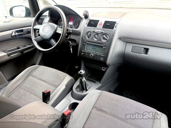 Melns Volkswagen Touran 2006 Tallina, ar dzinēja tilpumu 2.00 L un nobraukumu 390 tūkst. km par 1899 €, foto 10 vietnē AUTOMOTO.COM.LV