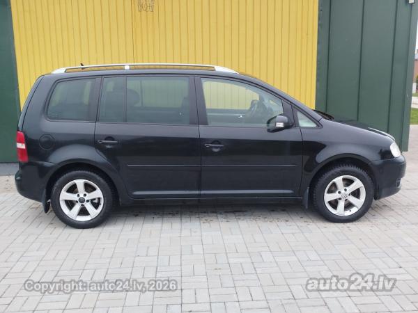Melns Volkswagen Touran 2006 Tartu, ar dzinēja tilpumu 2.00 L un nobraukumu 300 tūkst. km par 1990 €, foto 8 vietnē AUTOMOTO.COM.LV