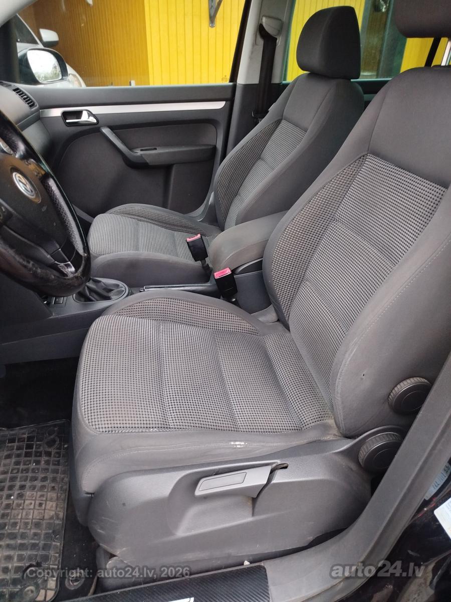 Black Volkswagen Touran 2006 in Tartu, with an engine capacity of 2.00 L and mileage of 300 thousand km for 1990 €, photo 10 on AUTOMOTO.COM.LV