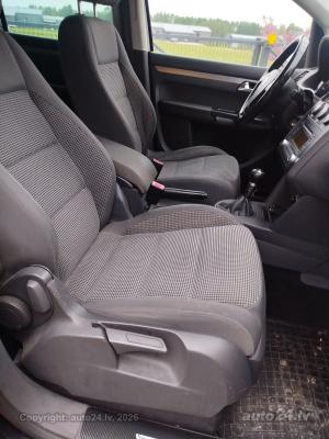 Black Volkswagen Touran 2006 in Tartu, with an engine capacity of 2.00 L and mileage of 300 thousand km for 1990 €, photo 11 on AUTOMOTO.COM.LV