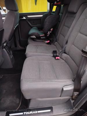 Black Volkswagen Touran 2006 in Tartu, with an engine capacity of 2.00 L and mileage of 300 thousand km for 1990 €, photo 12 on AUTOMOTO.COM.LV