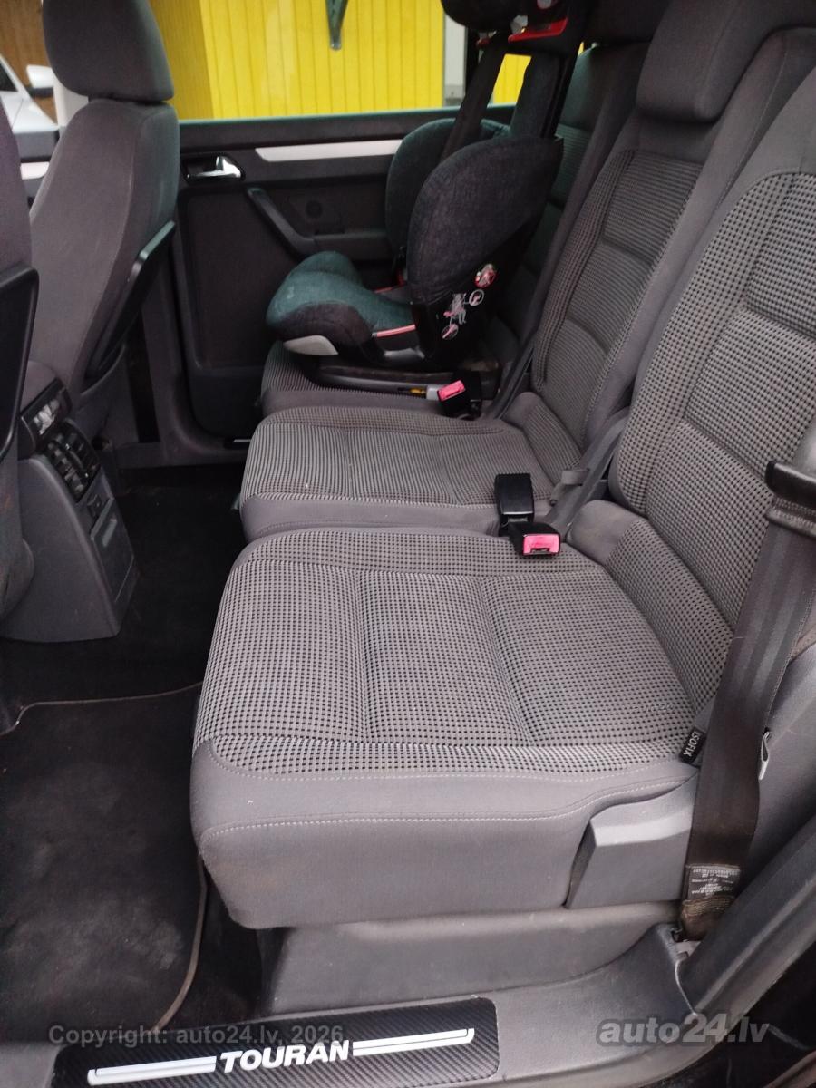 Black Volkswagen Touran 2006 in Tartu, with an engine capacity of 2.00 L and mileage of 300 thousand km for 1990 €, photo 12 on AUTOMOTO.COM.LV
