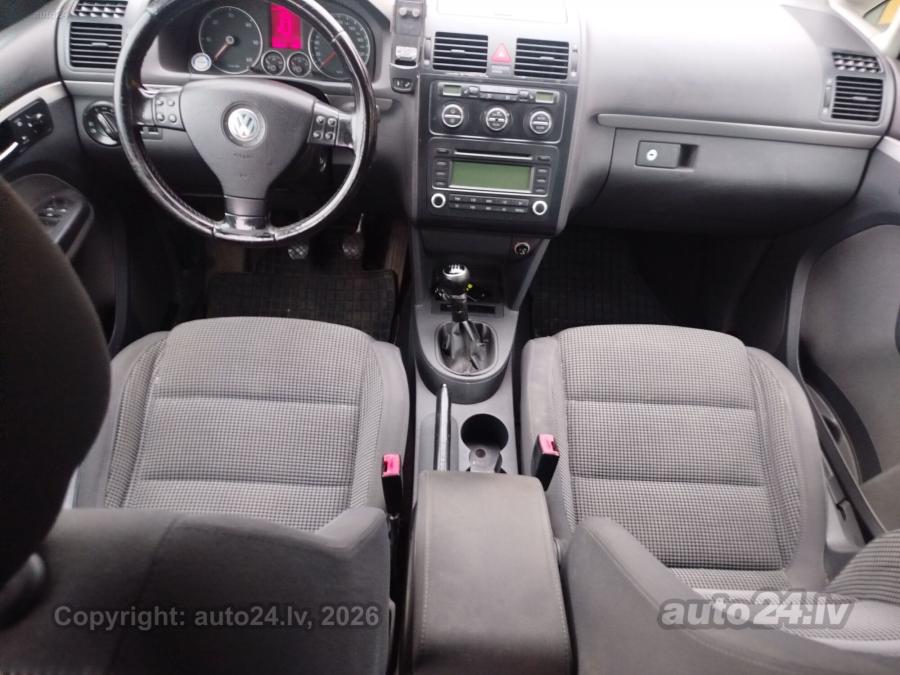 Black Volkswagen Touran 2006 in Tartu, with an engine capacity of 2.00 L and mileage of 300 thousand km for 1990 €, photo 14 on AUTOMOTO.COM.LV