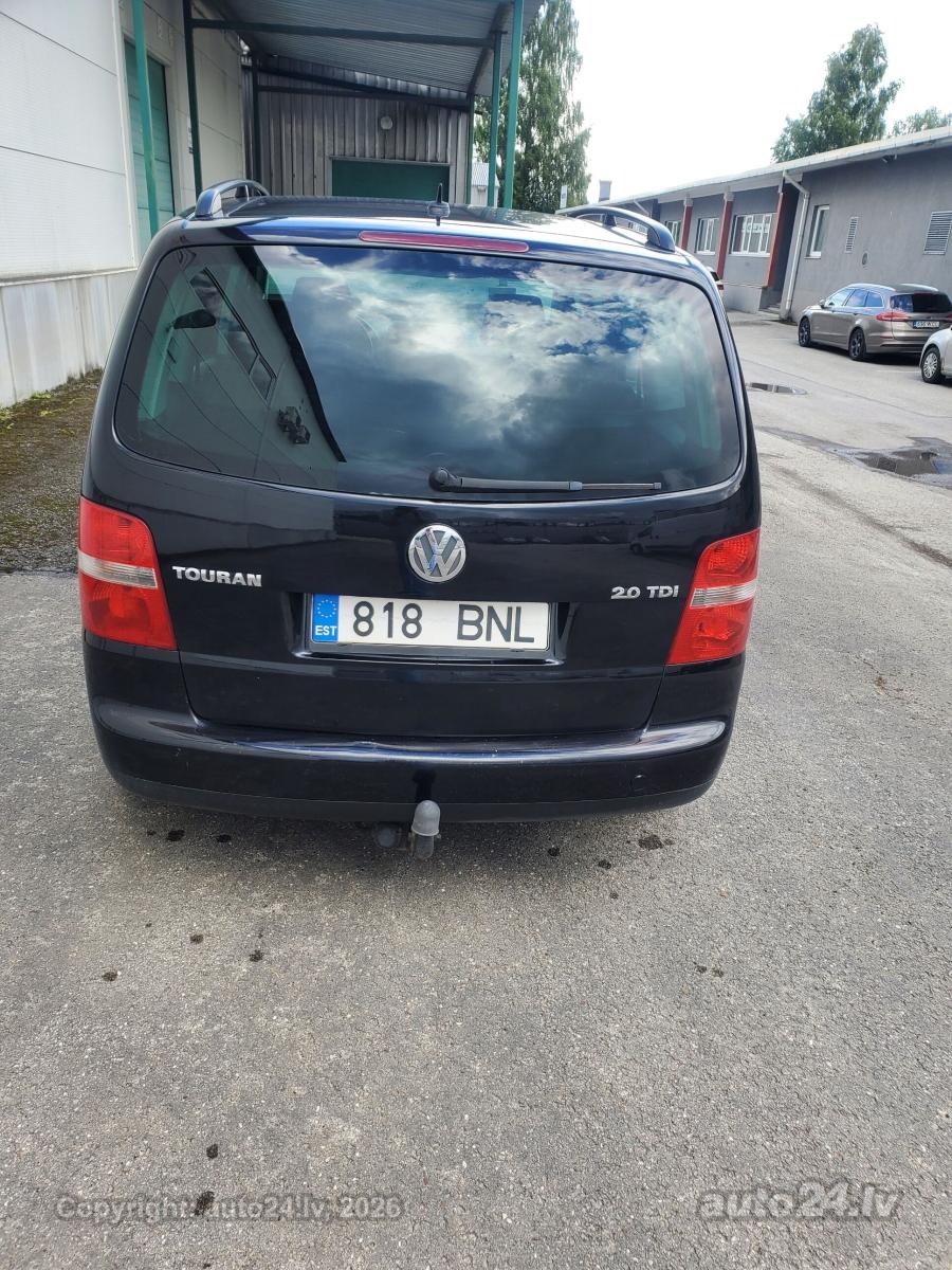 Melns Volkswagen Touran 2006 Pērnava, ar dzinēja tilpumu 2.00 L un nobraukumu 330 tūkst. km par 1970 €, foto 5 vietnē AUTOMOTO.COM.LV