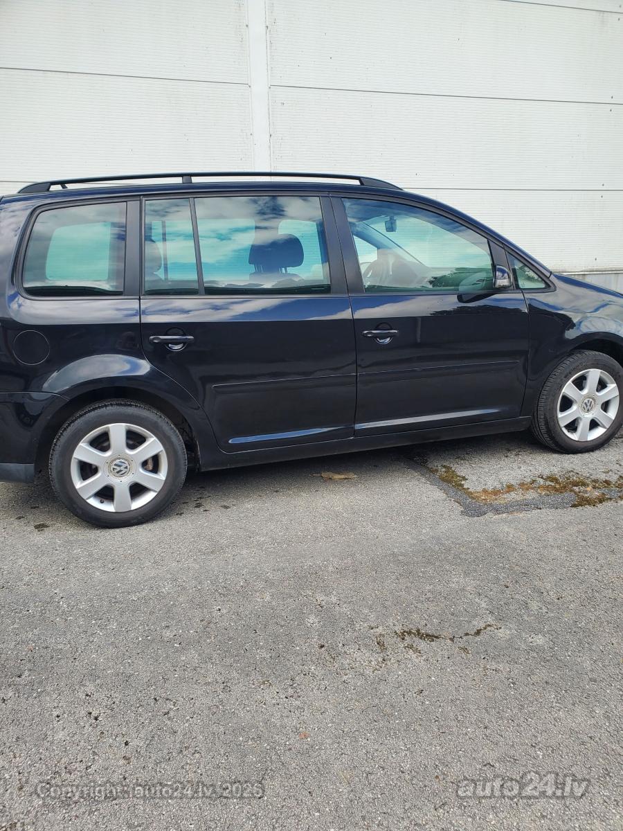 Melns Volkswagen Touran 2006 Pērnava, ar dzinēja tilpumu 2.00 L un nobraukumu 330 tūkst. km par 1970 €, foto 6 vietnē AUTOMOTO.COM.LV