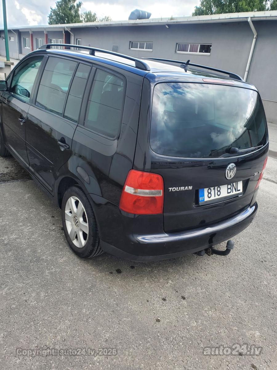 Melns Volkswagen Touran 2006 Pērnava, ar dzinēja tilpumu 2.00 L un nobraukumu 330 tūkst. km par 1970 €, foto 7 vietnē AUTOMOTO.COM.LV