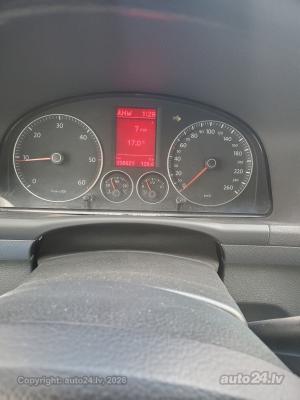 Melns Volkswagen Touran 2006 Pērnava, ar dzinēja tilpumu 2.00 L un nobraukumu 330 tūkst. km par 1970 €, foto 10 vietnē AUTOMOTO.COM.LV