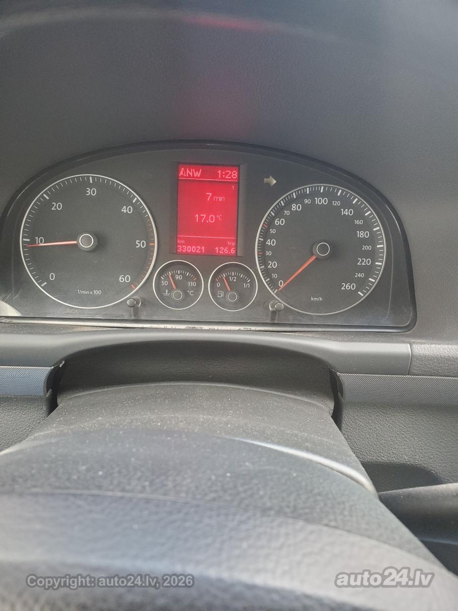 Melns Volkswagen Touran 2006 Pērnava, ar dzinēja tilpumu 2.00 L un nobraukumu 330 tūkst. km par 1970 €, foto 10 vietnē AUTOMOTO.COM.LV