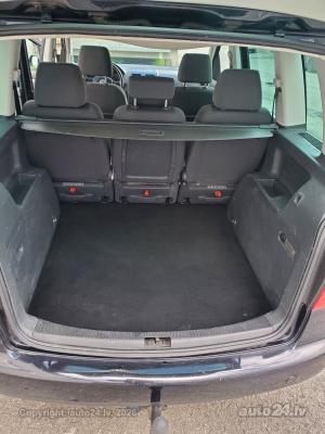 Melns Volkswagen Touran 2006 Pērnava, ar dzinēja tilpumu 2.00 L un nobraukumu 330 tūkst. km par 1970 €, foto 12 vietnē AUTOMOTO.COM.LV