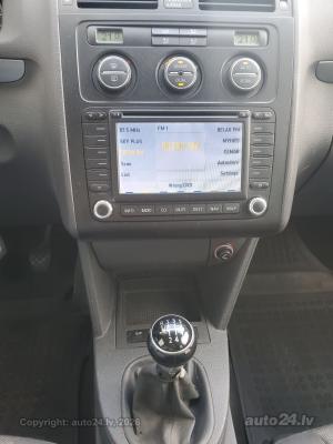 Melns Volkswagen Touran 2006 Pērnava, ar dzinēja tilpumu 2.00 L un nobraukumu 330 tūkst. km par 1970 €, foto 14 vietnē AUTOMOTO.COM.LV