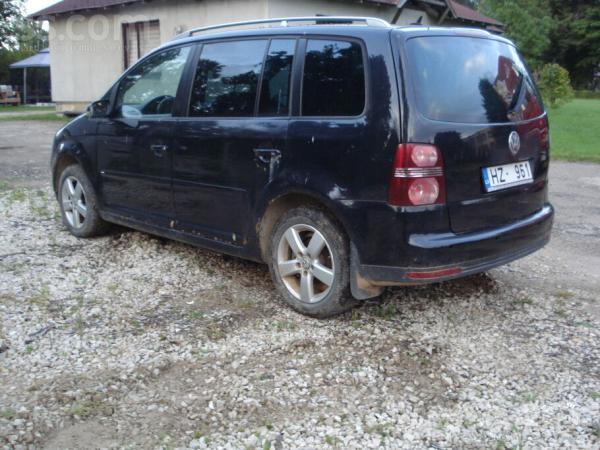 Фольксваген Туран 2006 в Айзкраукле на AUTOMOTO.COM.LV Черный Фольксваген Туран 2006 в Айзкраукле, объемом двигателя 2.00 л и пробегом 385 тыс. км за 450 €, фото 3 на AUTOMOTO.COM.LV
