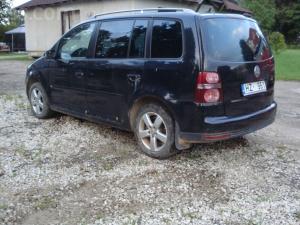 Melns Volkswagen Touran 2006 Aizkraukle, ar dzinēja tilpumu 2.00 L un nobraukumu 385 tūkst. km par 450 €, foto 3 vietnē AUTOMOTO.COM.LV