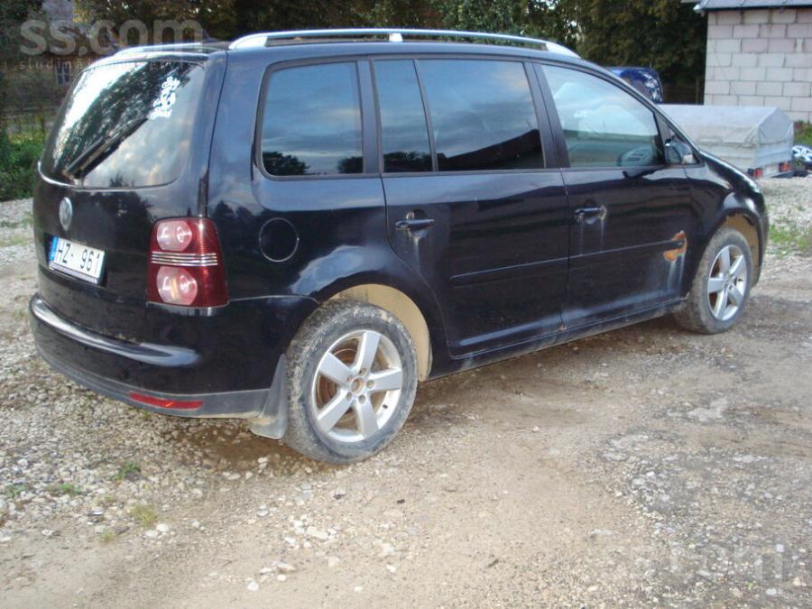 Melns Volkswagen Touran 2006 Aizkraukle, ar dzinēja tilpumu 2.00 L un nobraukumu 385 tūkst. km par 450 €, foto 4 vietnē AUTOMOTO.COM.LV