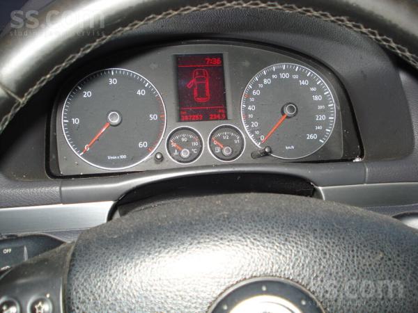 Фольксваген Туран 2006 в Айзкраукле на AUTOMOTO.COM.LV Черный Фольксваген Туран 2006 в Айзкраукле, объемом двигателя 2.00 л и пробегом 385 тыс. км за 450 €, фото 6 на AUTOMOTO.COM.LV