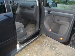 Melns Volkswagen Touran 2006 Aizkraukle, ar dzinēja tilpumu 2.00 L un nobraukumu 385 tūkst. km par 450 €, foto 7 vietnē AUTOMOTO.COM.LV