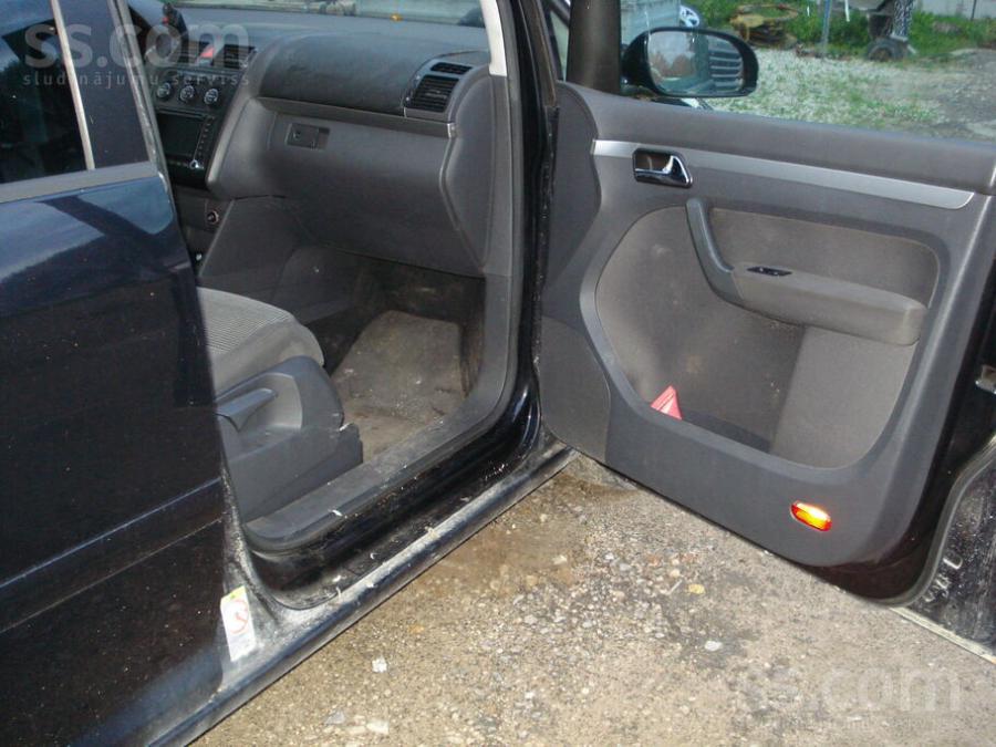 Melns Volkswagen Touran 2006 Aizkraukle, ar dzinēja tilpumu 2.00 L un nobraukumu 385 tūkst. km par 450 €, foto 7 vietnē AUTOMOTO.COM.LV