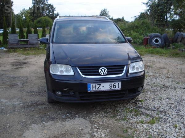 Фольксваген Туран 2006 в Айзкраукле на AUTOMOTO.COM.LV Черный Фольксваген Туран 2006 в Айзкраукле, объемом двигателя 2.00 л и пробегом 385 тыс. км за 450 €, фото 9 на AUTOMOTO.COM.LV