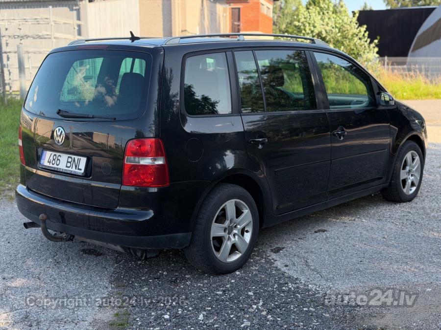 Black Volkswagen Touran 2006 in Tartu, with an engine capacity of 2.00 L and mileage of 277 thousand km for 1800 €, photo 6 on AUTOMOTO.COM.LV