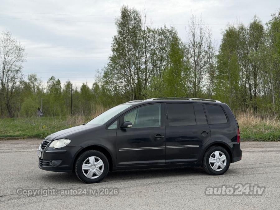 Black Volkswagen Touran 2007 in Tallinn, with an engine capacity of 2.00 L and mileage of 493 thousand km for 1000 €, photo 3 on AUTOMOTO.COM.LV