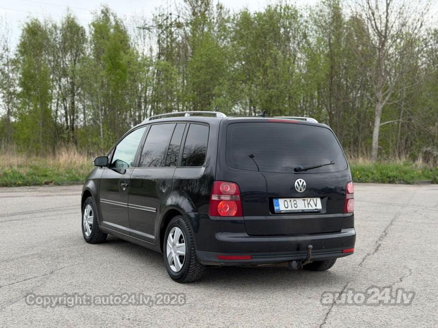 Black Volkswagen Touran 2007 in Tallinn, with an engine capacity of 2.00 L and mileage of 493 thousand km for 1000 €, photo 7 on AUTOMOTO.COM.LV
