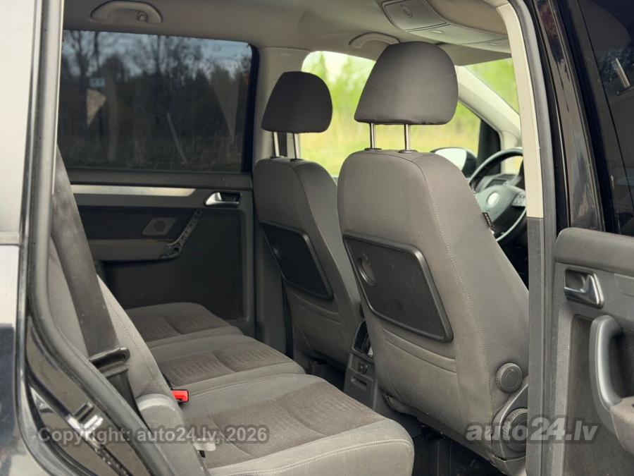 Black Volkswagen Touran 2007 in Tallinn, with an engine capacity of 2.00 L and mileage of 493 thousand km for 1000 €, photo 12 on AUTOMOTO.COM.LV