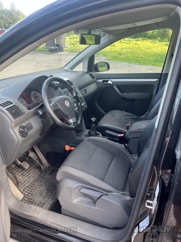 Melns Volkswagen Touran 2007 Terva, ar dzinēja tilpumu 1.90 L un nobraukumu 336 tūkst. km par 3900 €, foto 10 vietnē AUTOMOTO.COM.LV