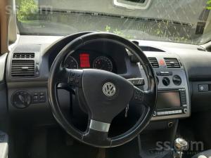Melns Volkswagen Touran 2008 Rīga, ar dzinēja tilpumu 1.90 L un nobraukumu 336 tūkst. km par 1200 €, foto 4 vietnē AUTOMOTO.COM.LV