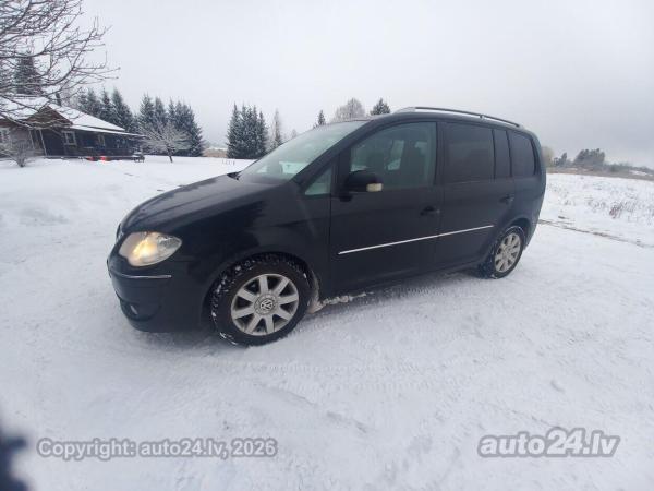 Melns Volkswagen Touran 2008 Tallina, ar dzinēja tilpumu 2.00 L un nobraukumu 0 tūkst. km par 2100 €, foto 9 vietnē AUTOMOTO.COM.LV