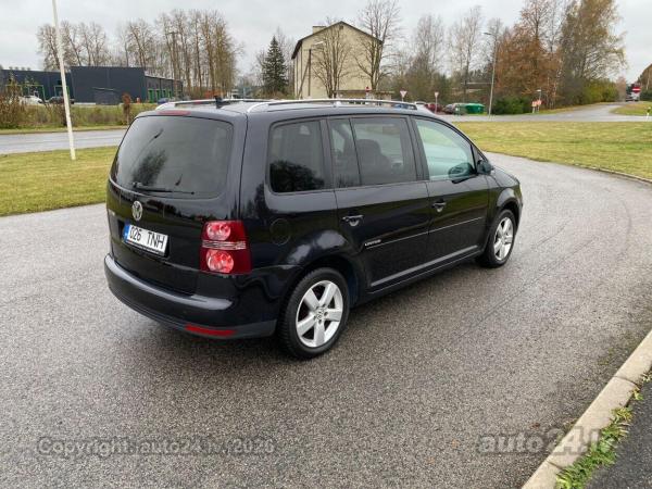 Black Volkswagen Touran 2008 in Tartu, with an engine capacity of 1.40 L and mileage of 195 thousand km for 4800 €, photo 3 on AUTOMOTO.COM.LV