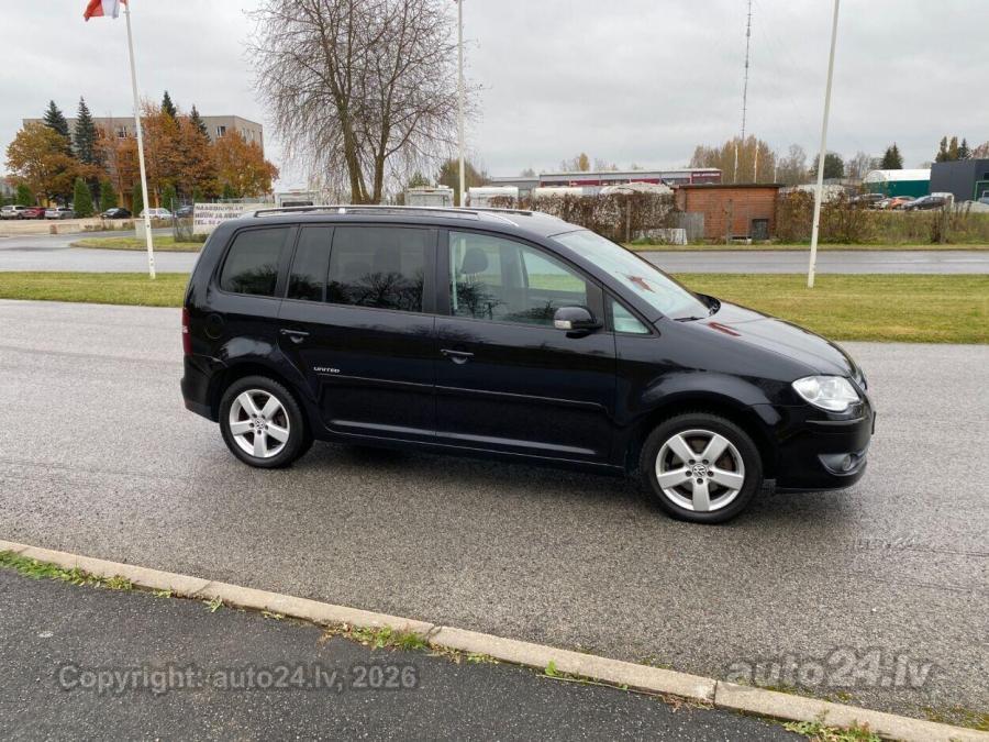 Black Volkswagen Touran 2008 in Tartu, with an engine capacity of 1.40 L and mileage of 195 thousand km for 4800 €, photo 6 on AUTOMOTO.COM.LV
