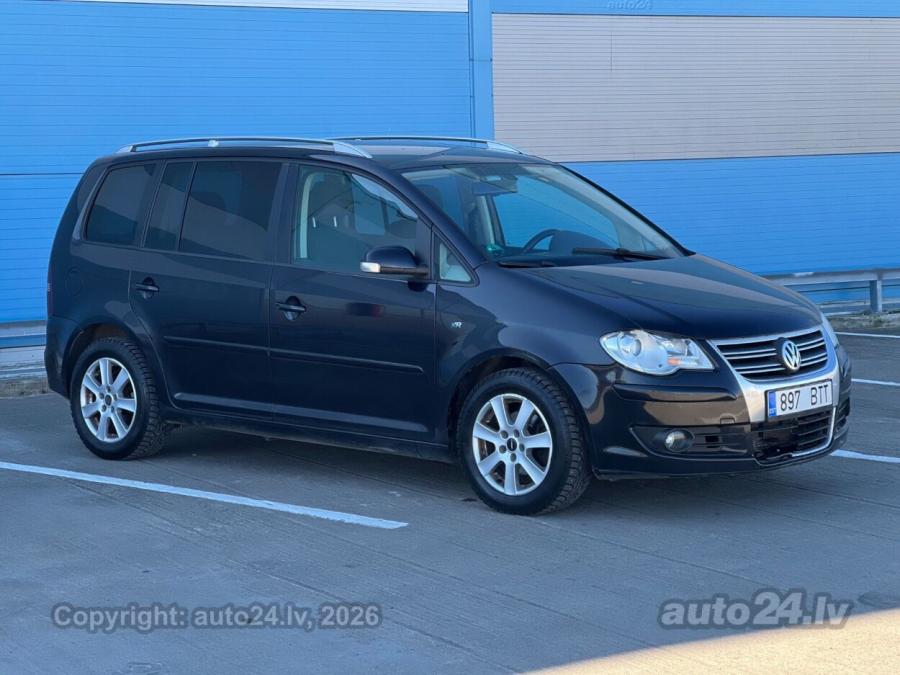 Black Volkswagen Touran 2008 in Narva, with an engine capacity of 1.40 L and mileage of 245 thousand km for 1499 €, photo 3 on AUTOMOTO.COM.LV