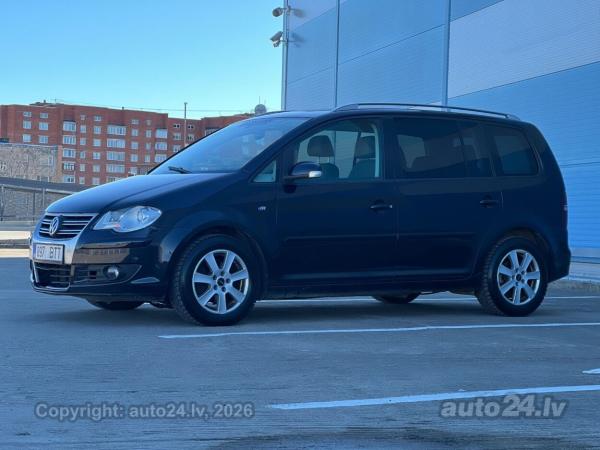 Black Volkswagen Touran 2008 in Narva, with an engine capacity of 1.40 L and mileage of 245 thousand km for 1499 €, photo 3 on AUTOMOTO.COM.LV