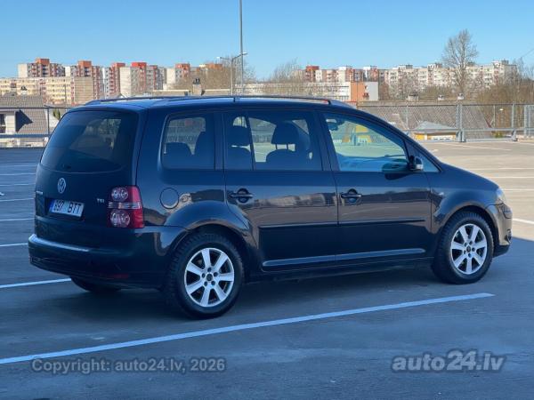 Black Volkswagen Touran 2008 in Narva, with an engine capacity of 1.40 L and mileage of 245 thousand km for 1499 €, photo 4 on AUTOMOTO.COM.LV
