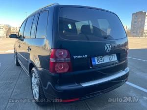 Black Volkswagen Touran 2008 in Narva, with an engine capacity of 1.40 L and mileage of 245 thousand km for 1499 €, photo 8 on AUTOMOTO.COM.LV