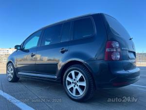 Black Volkswagen Touran 2008 in Narva, with an engine capacity of 1.40 L and mileage of 245 thousand km for 1499 €, photo 9 on AUTOMOTO.COM.LV