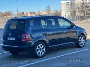 Black Volkswagen Touran 2008 in Narva, with an engine capacity of 1.40 L and mileage of 245 thousand km for 1499 €, photo 10 on AUTOMOTO.COM.LV