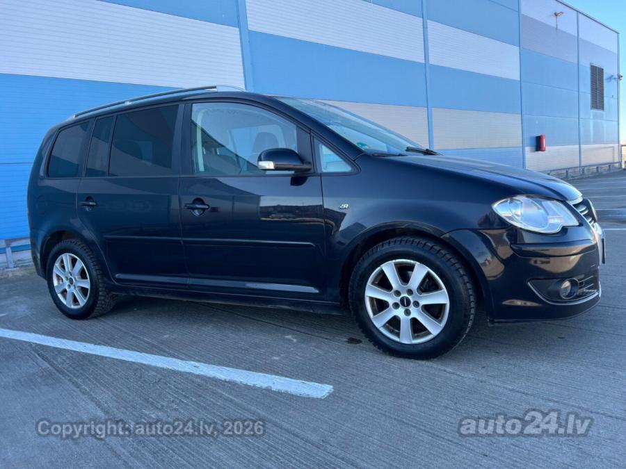 Black Volkswagen Touran 2008 in Narva, with an engine capacity of 1.40 L and mileage of 245 thousand km for 1499 €, photo 13 on AUTOMOTO.COM.LV