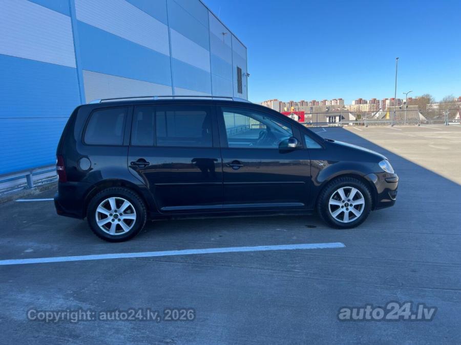 Black Volkswagen Touran 2008 in Narva, with an engine capacity of 1.40 L and mileage of 245 thousand km for 1499 €, photo 23 on AUTOMOTO.COM.LV