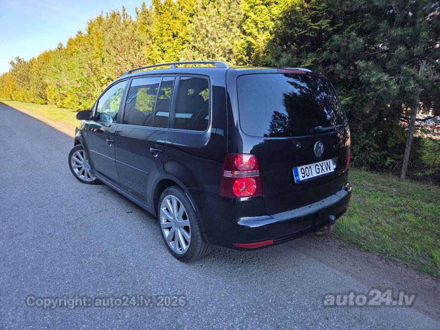 Melns Volkswagen Touran 2008 Tallina, ar dzinēja tilpumu 1.40 L un nobraukumu 275 tūkst. km par 4444 €, foto 4 vietnē AUTOMOTO.COM.LV