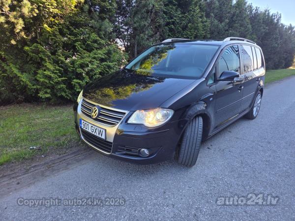 Black Volkswagen Touran 2008 in Tallinn, with an engine capacity of 1.40 L and mileage of 275 thousand km for 4444 €, photo 4 on AUTOMOTO.COM.LV