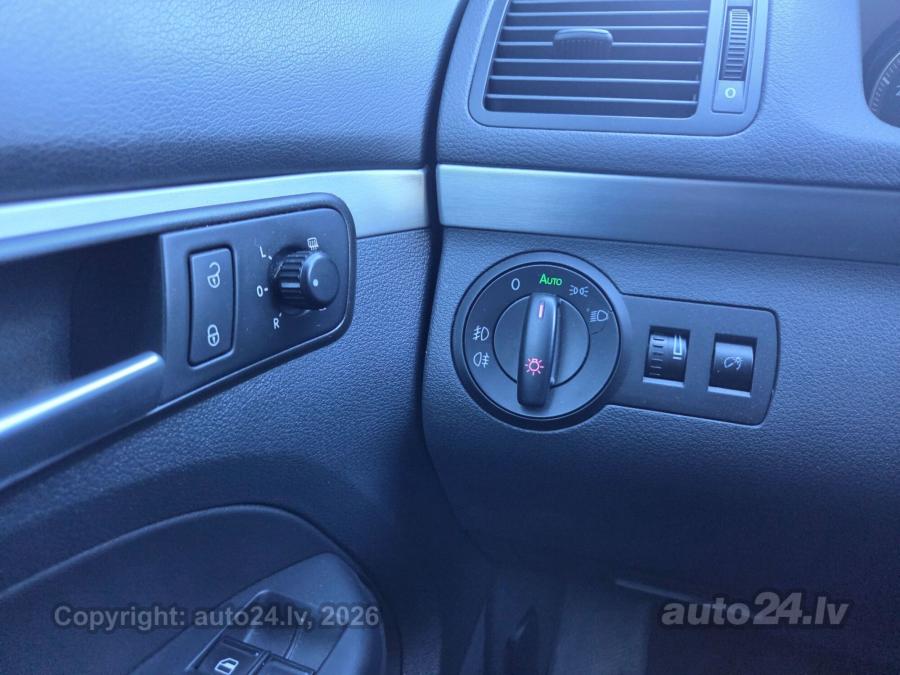 Melns Volkswagen Touran 2008 Tallina, ar dzinēja tilpumu 1.40 L un nobraukumu 275 tūkst. km par 4444 €, foto 14 vietnē AUTOMOTO.COM.LV